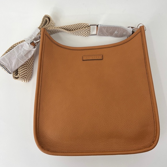Rae Dunn | Bags | Rae Dunn Core Large Crossbody Brown Grained Bag Nwt ...